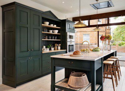 23 Classy Projects With Dark Kitchen Cabinets